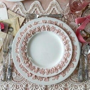 Wedgwood Queensware Pink on Cream Dinner Plates Vintage Plate Set - Etsy
