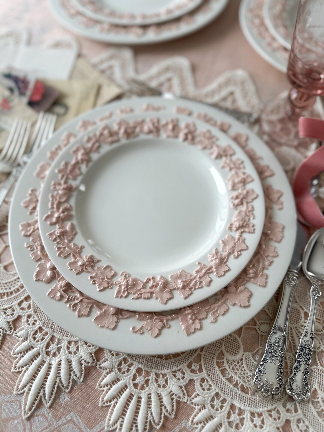 Wedgwood Queensware Pink on Cream Dinner Plates Vintage Plate Set - Etsy