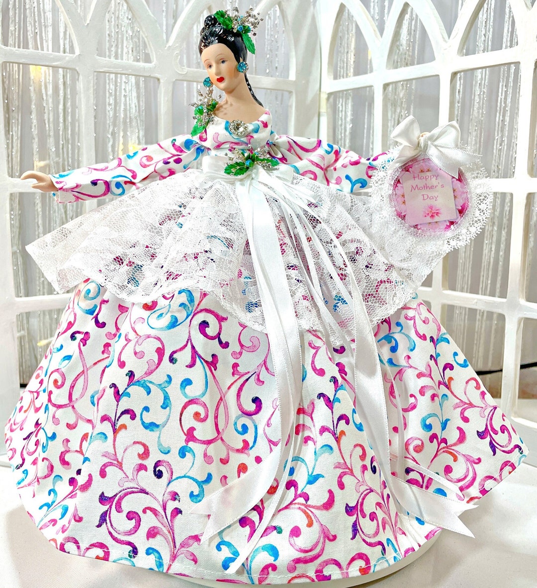 Latina Art Doll Love Token Gift for Mom, Feliz Día De La Madre ...