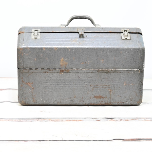 Vintage Tackle Box - Etsy