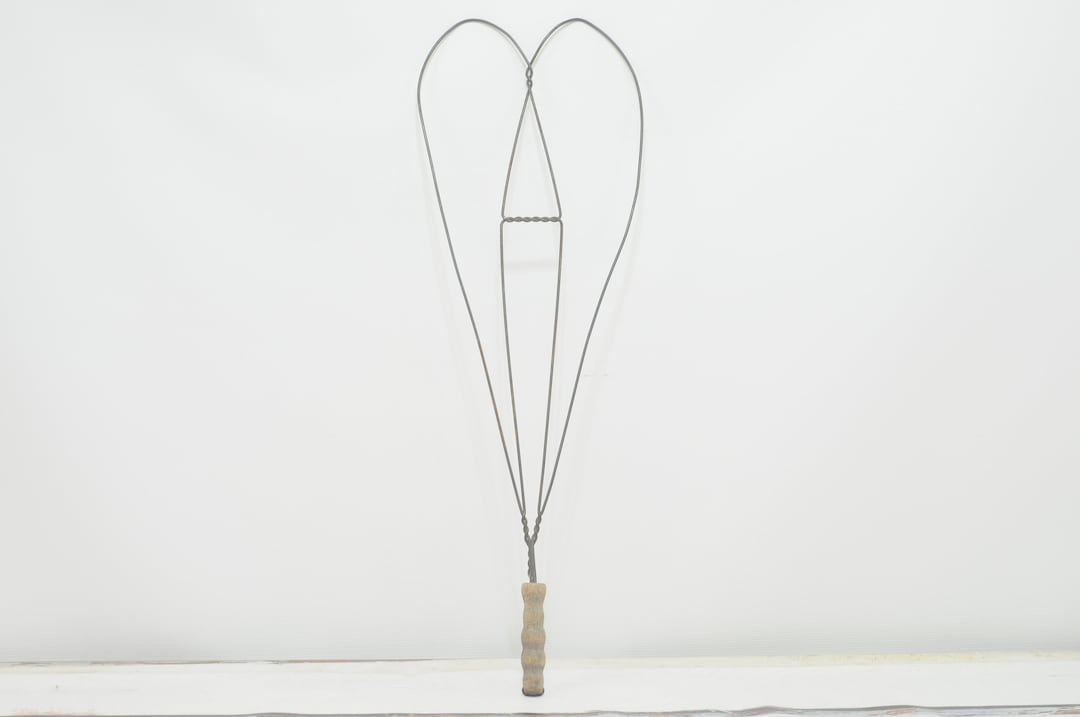 Antique ./ Vintage Rug Beater Offset Wood and Twisted Wire Rug Cleaner ...