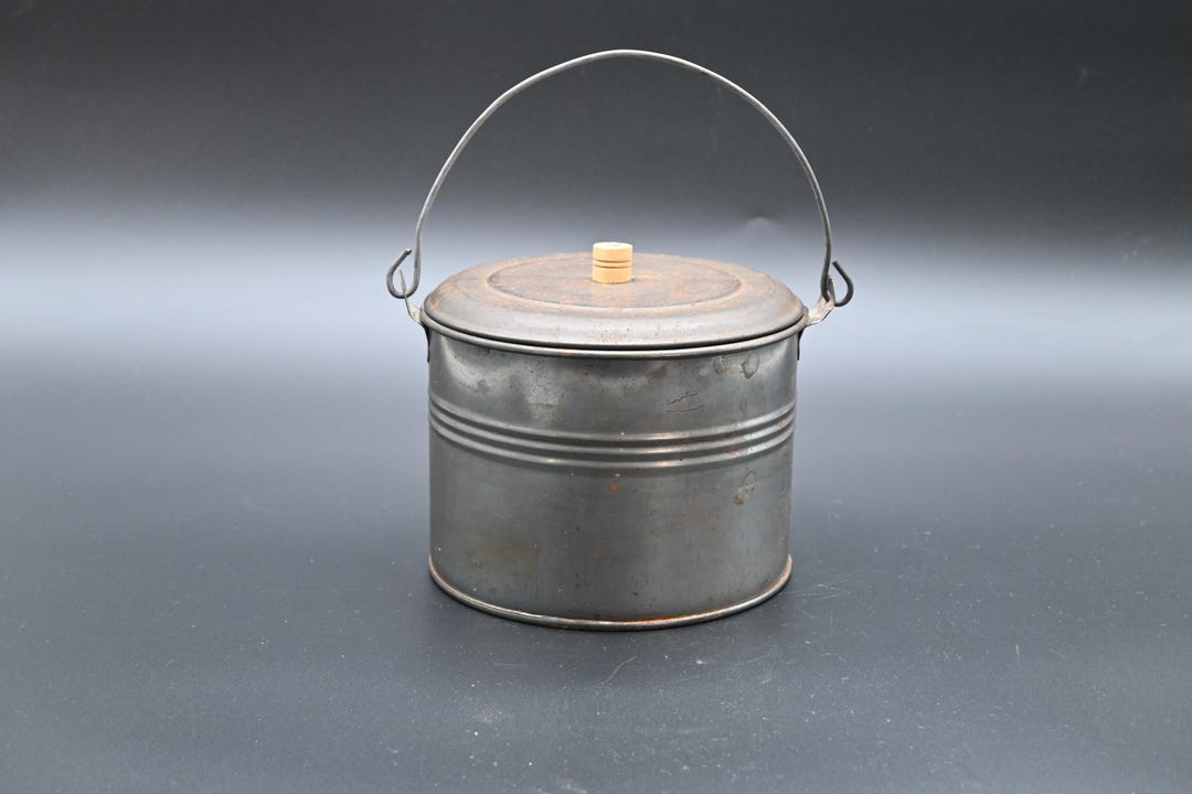 Vintage . Tin Berry Bucket With Tin Lid Berry Pail Lunch Pail Primitive ...