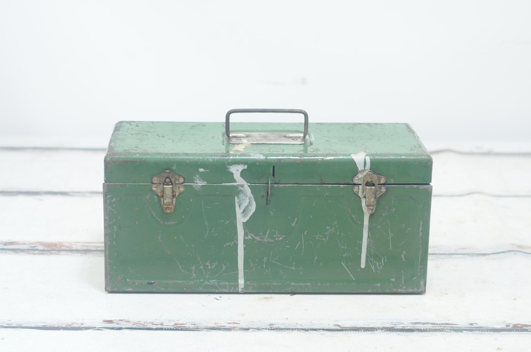 Vintage . Green Tackle Box Tool Box Tool Chest Utility Box Storage Box ...