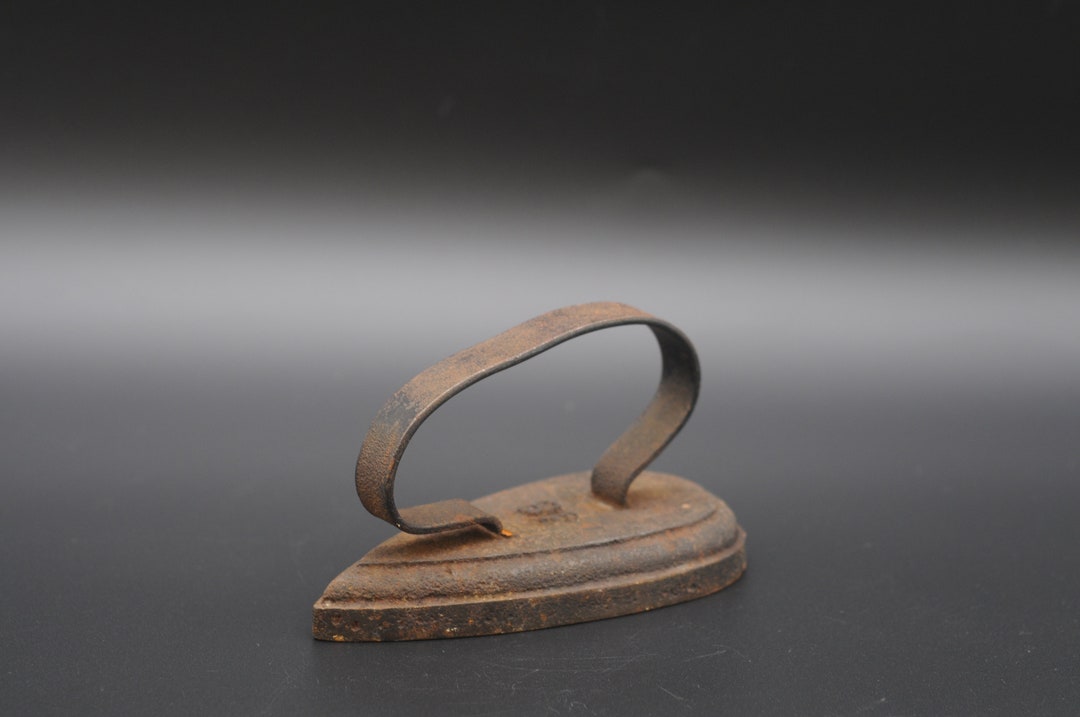 Rare . Antique Early Cast Iron Polishing Smoothing Iron Sad Iron NO 18 ...