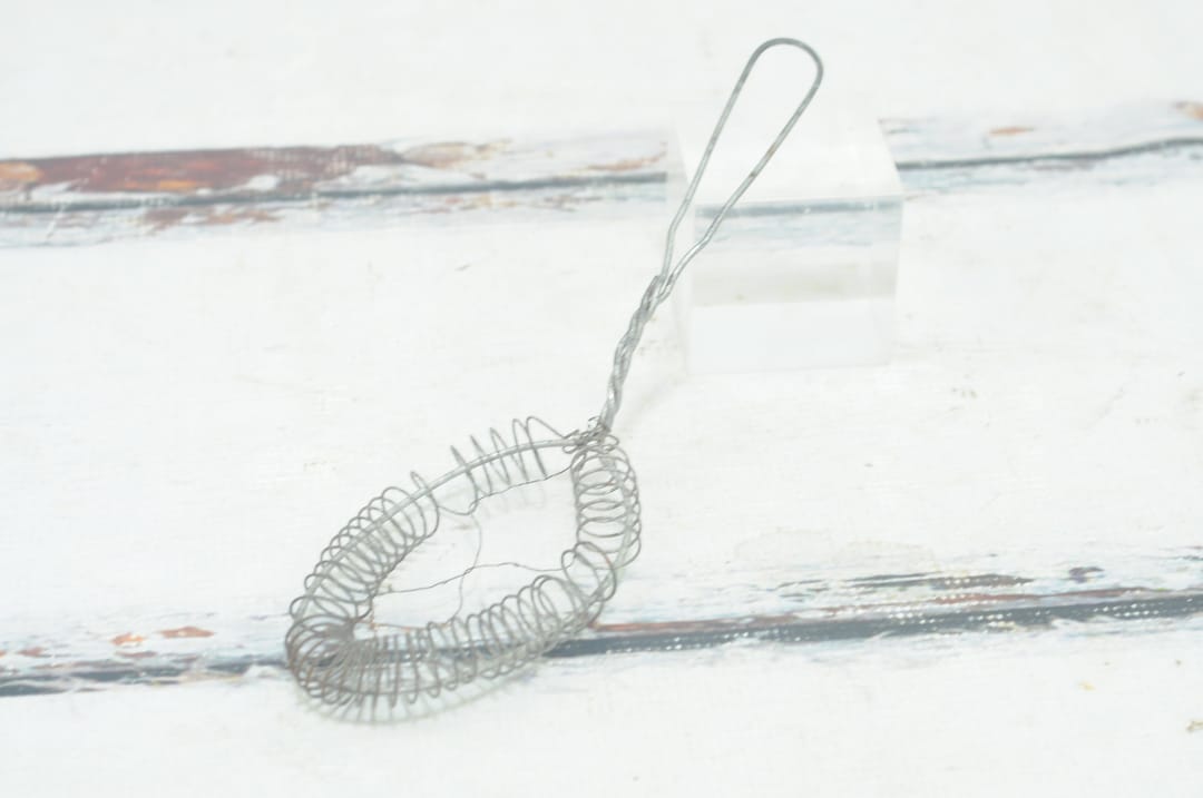 Vintage Coiled Twisted Wire Whisk Metal Egg Whip Vintage Kitchen Tool ...