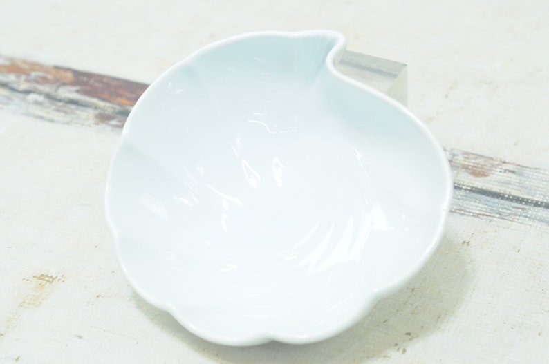 Vintage White Lousania Porcelana Deforno White Shell Shaped Porcelain ...