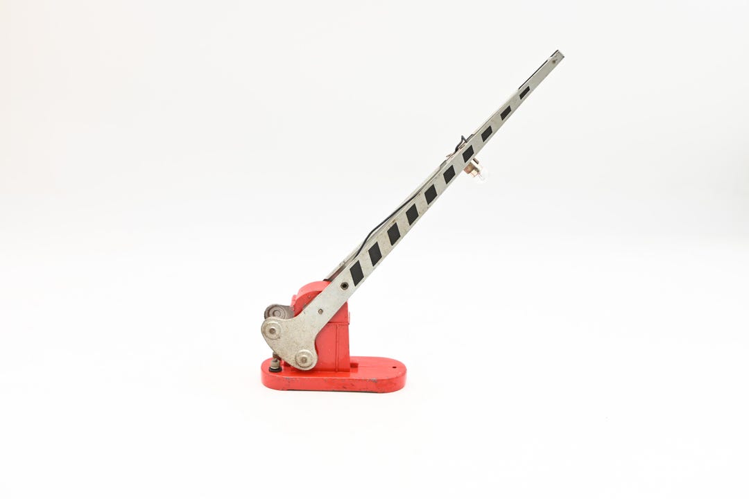 Vintage Railroad Crossing Bar LIONEL #152 Tinplate Red Gray and Black ...