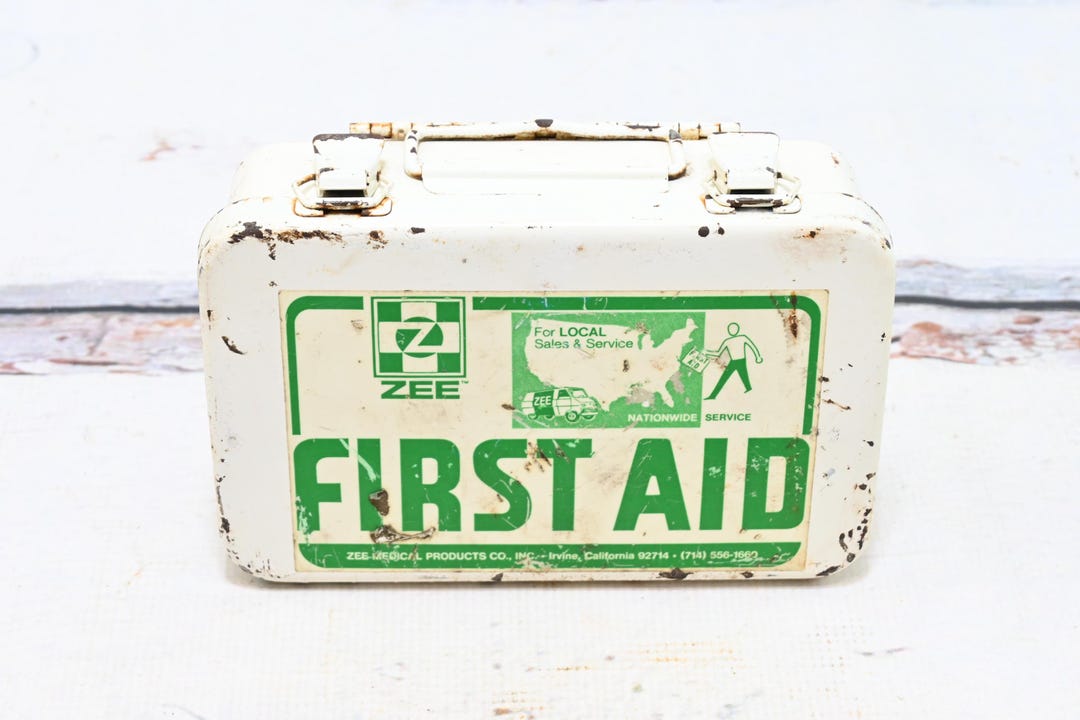 Vintage Chippy Metal Box Green First Aid Kit Zee Medical Products and ...