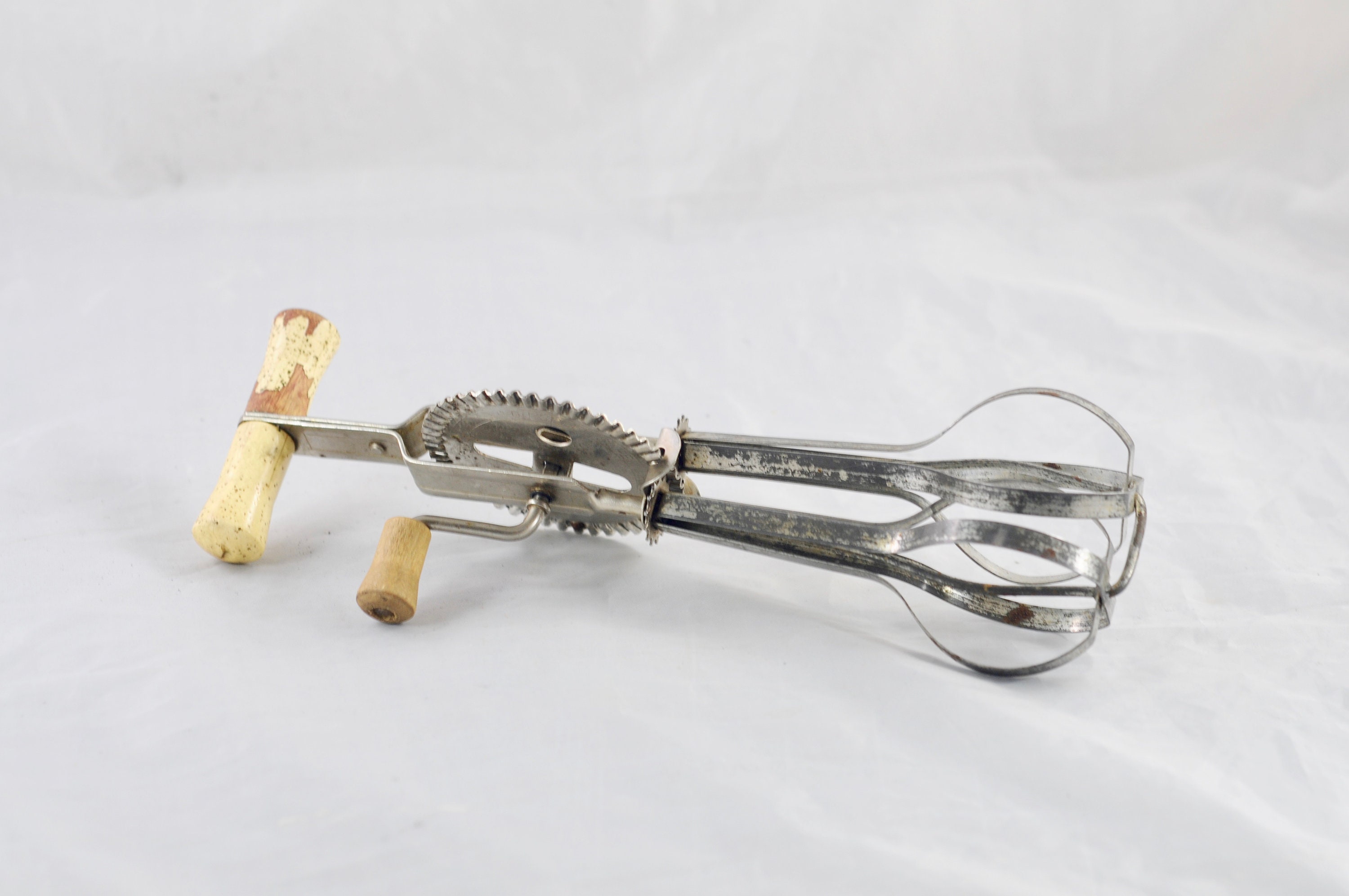 Vintage . Ecko Yellow High Speed Egg Beater Rotary Hand Mixer - Etsy Canada
