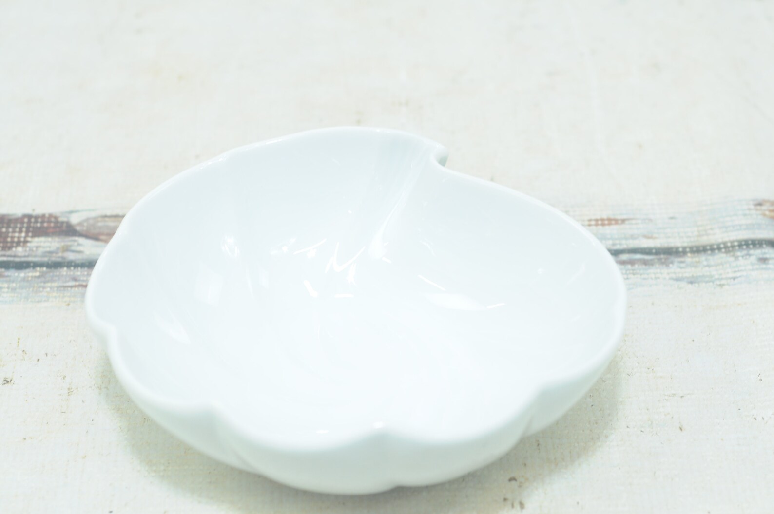 Vintage White Lousania Porcelana Deforno White Shell Shaped Porcelain ...