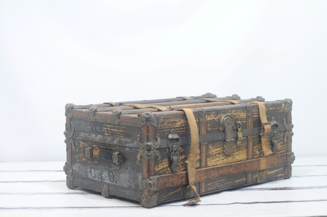 Antique Flat Top Steamer Trunk Eagle Lock Co Foot Locker Steamer Trunk ...