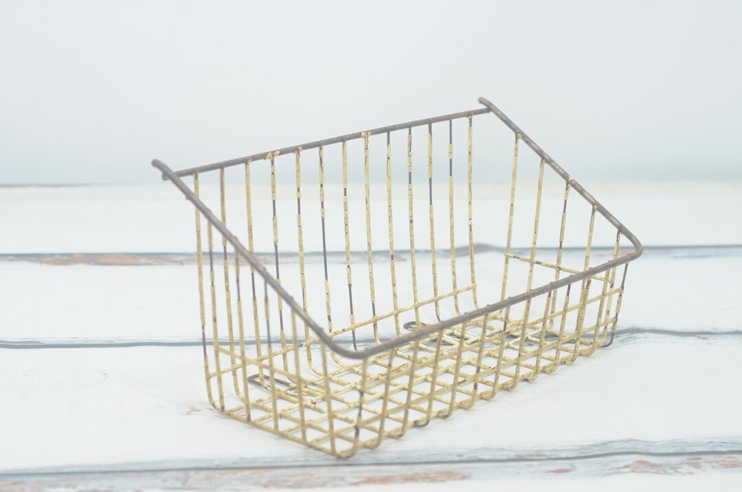 Vintage . Decorative Slanted Wire Chippy Basket Metal Decorative ...