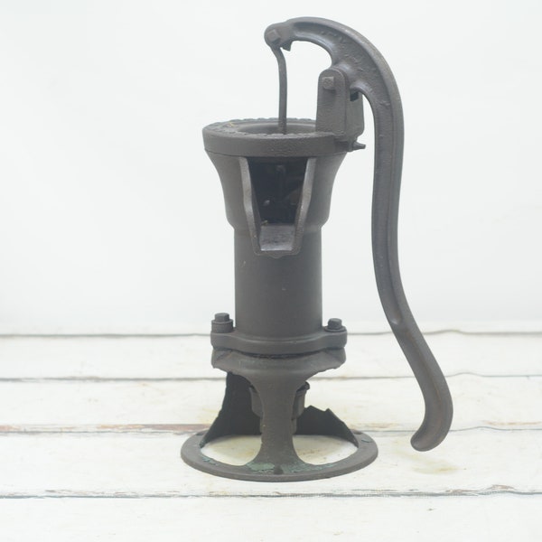 Antique Water Pump - Etsy