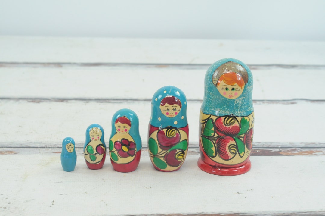 Vintage . Russian Nesting Dolls 5 Hand Painted Red and Blue Wood Nested ...