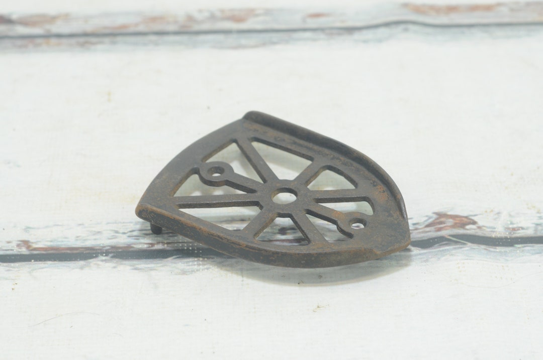 Antique ./ Vintage Sad Iron Trivet Rustic Primitive Footed Cast Iron ...