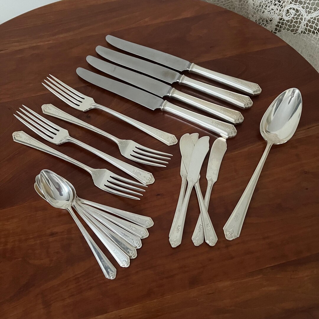 19 Pc Nancy Dean 1835 R Wallace Pat. 1926, 4 Hollow Knives, 4 Forks, 6 ...