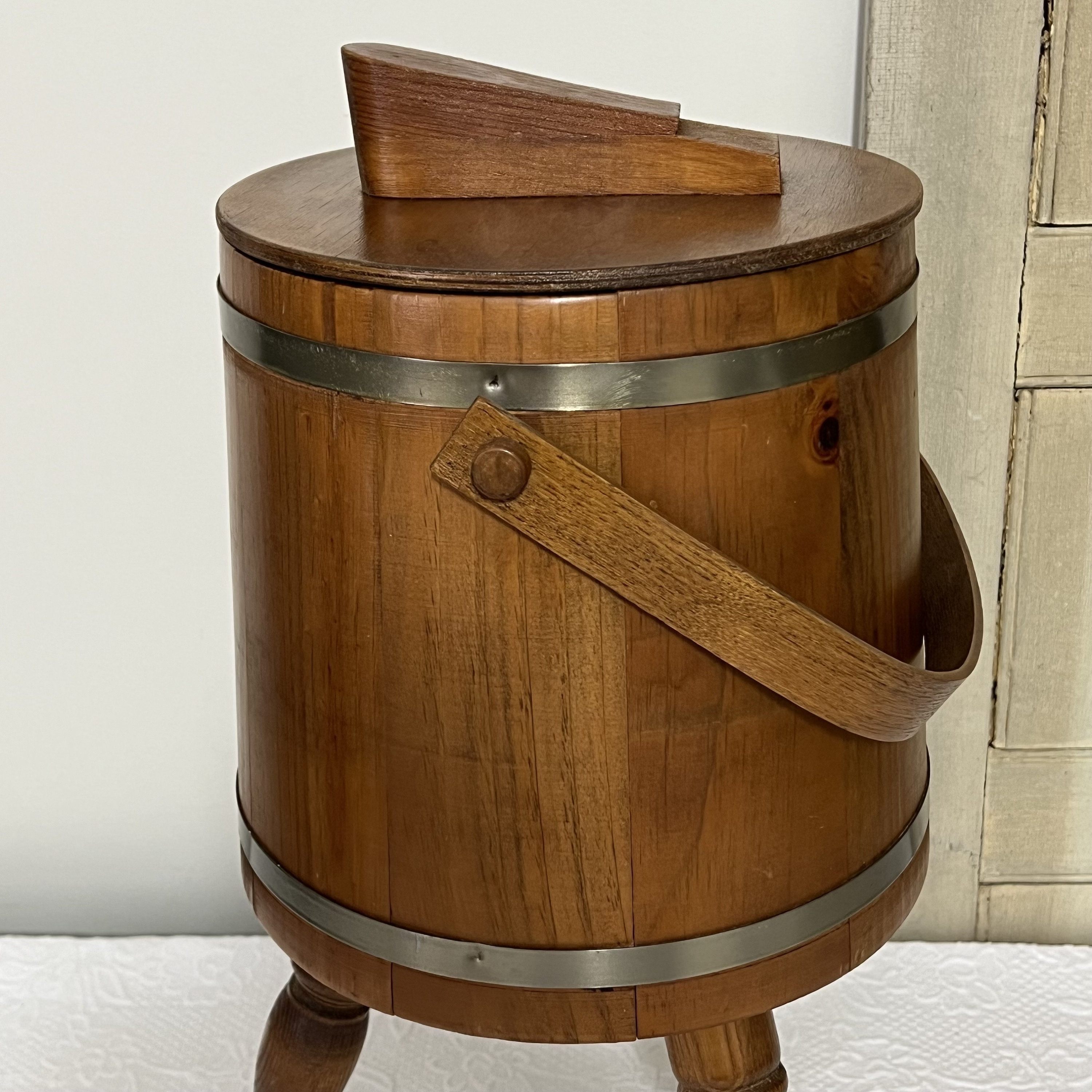 Vintage Wooden Firkin Bucket Shoe Shine Cobblers Box Vintage Wooden Firkin Bucket Shoe Shine Cobblers Box