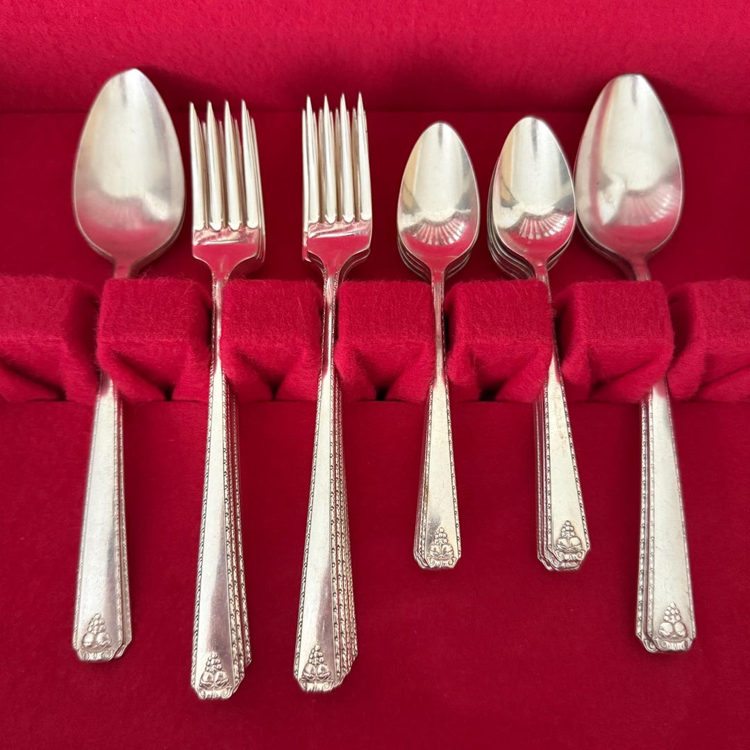 Prestige by Oneida Silver Company - 38 Piece GRILL SET - 11 Place ...