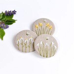 Embroidered Daisy Pin Badge, Daisy Brooch, Daisy Badge, Embroidered ...