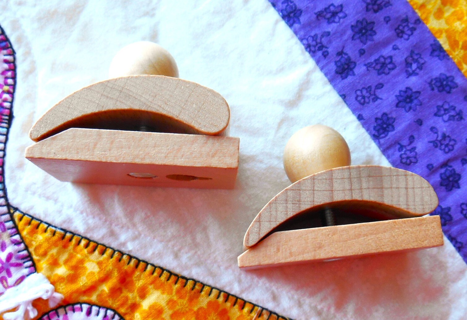 Classy Clamps, Easy to Display, Includes 2 Wooden Quilt Hangers and ...