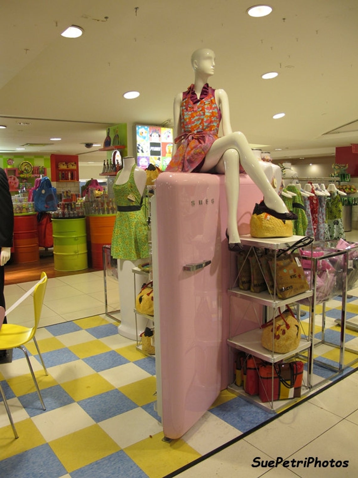 Department Store Photographs, Manequin Photos, Street Photography, Pink ...