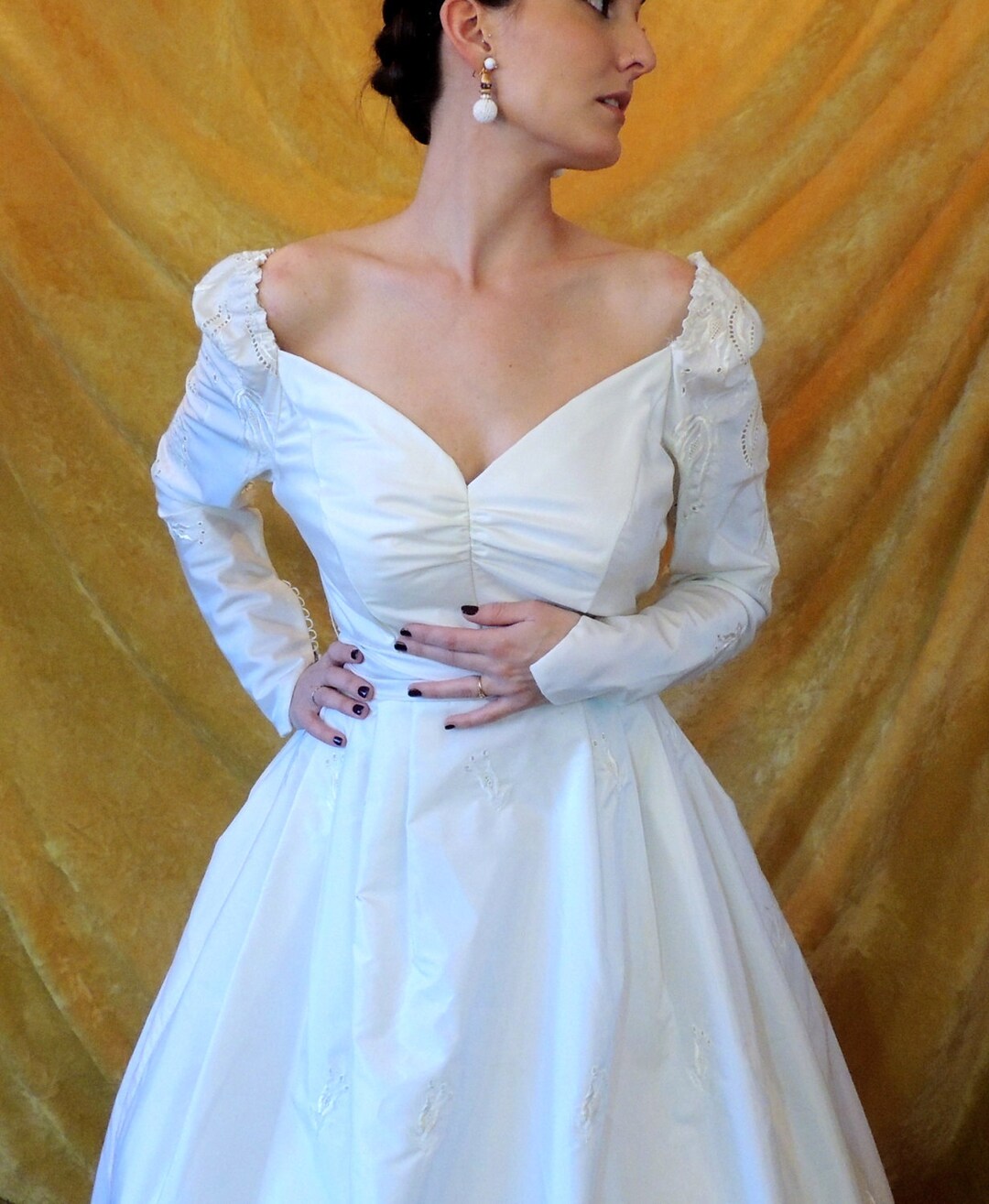 Embroidery & Eyelet Lace Wedding Dress/deep Sweetheart Neckline/full ...