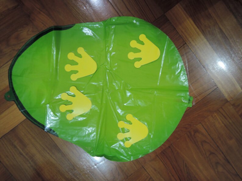 Frog Balloons - HUGE 20 Inch Walking Animal Frog Balloon Green Ballon ...
