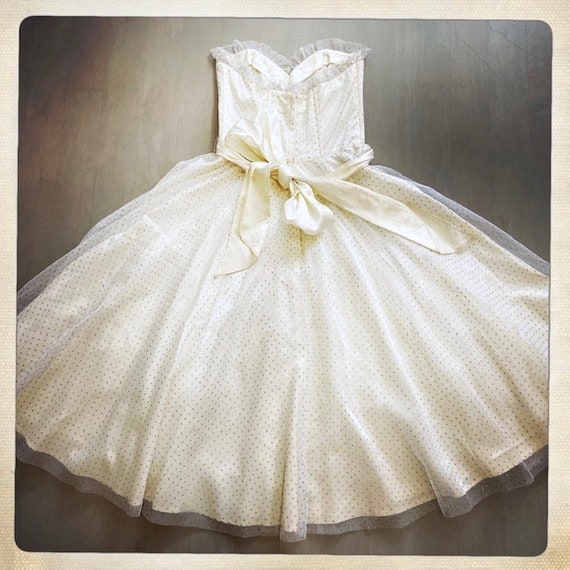 Beautiful SHEER Metallic Silver Polka Dot Tulle Vinta… - Gem