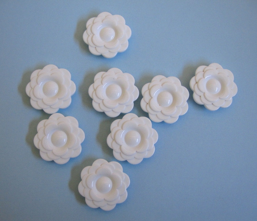 10 Buttons Vintage Plastic White Flower Round Textured Buttons Acrylic ...