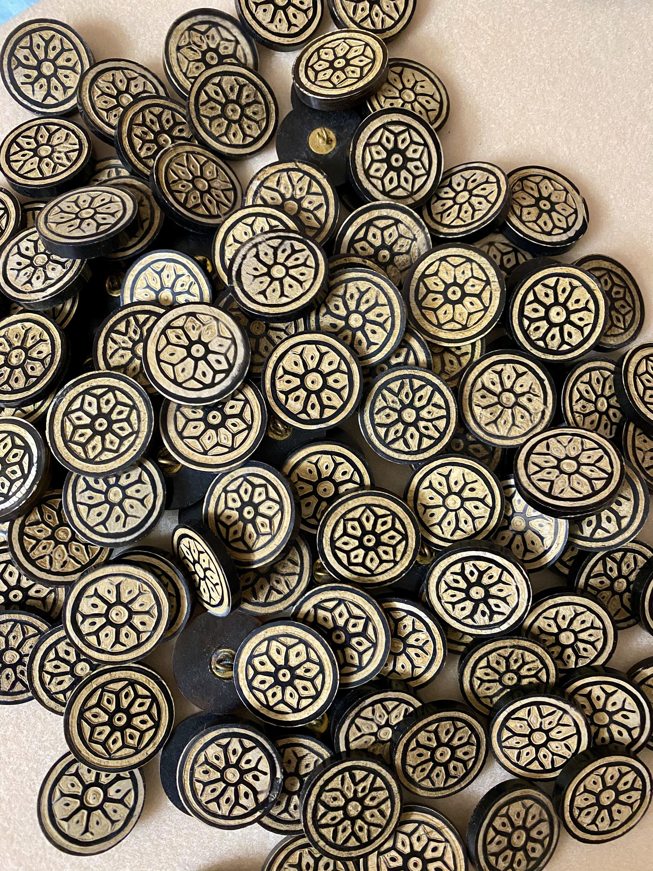 35 Vintage 18mm small round Decorative 2 tone wood buttons | Etsy