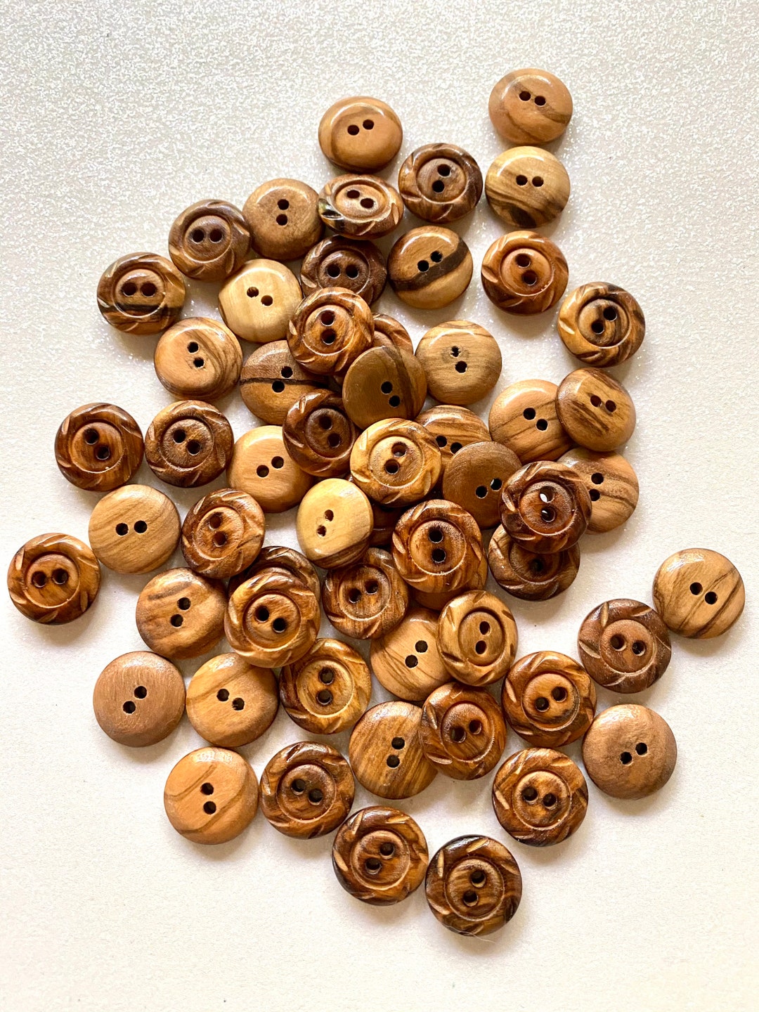 100 Vintage 15mm Small Round Plastic Wood Like 2 Holes Buttons Lot of ...