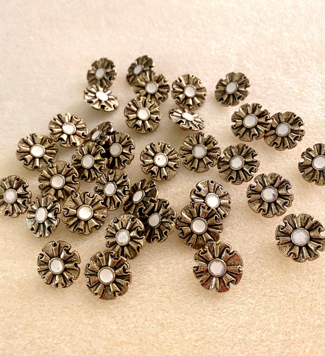 10 Amazing Small Vintage 19mm Metal Gold Flower Buttons With off White ...