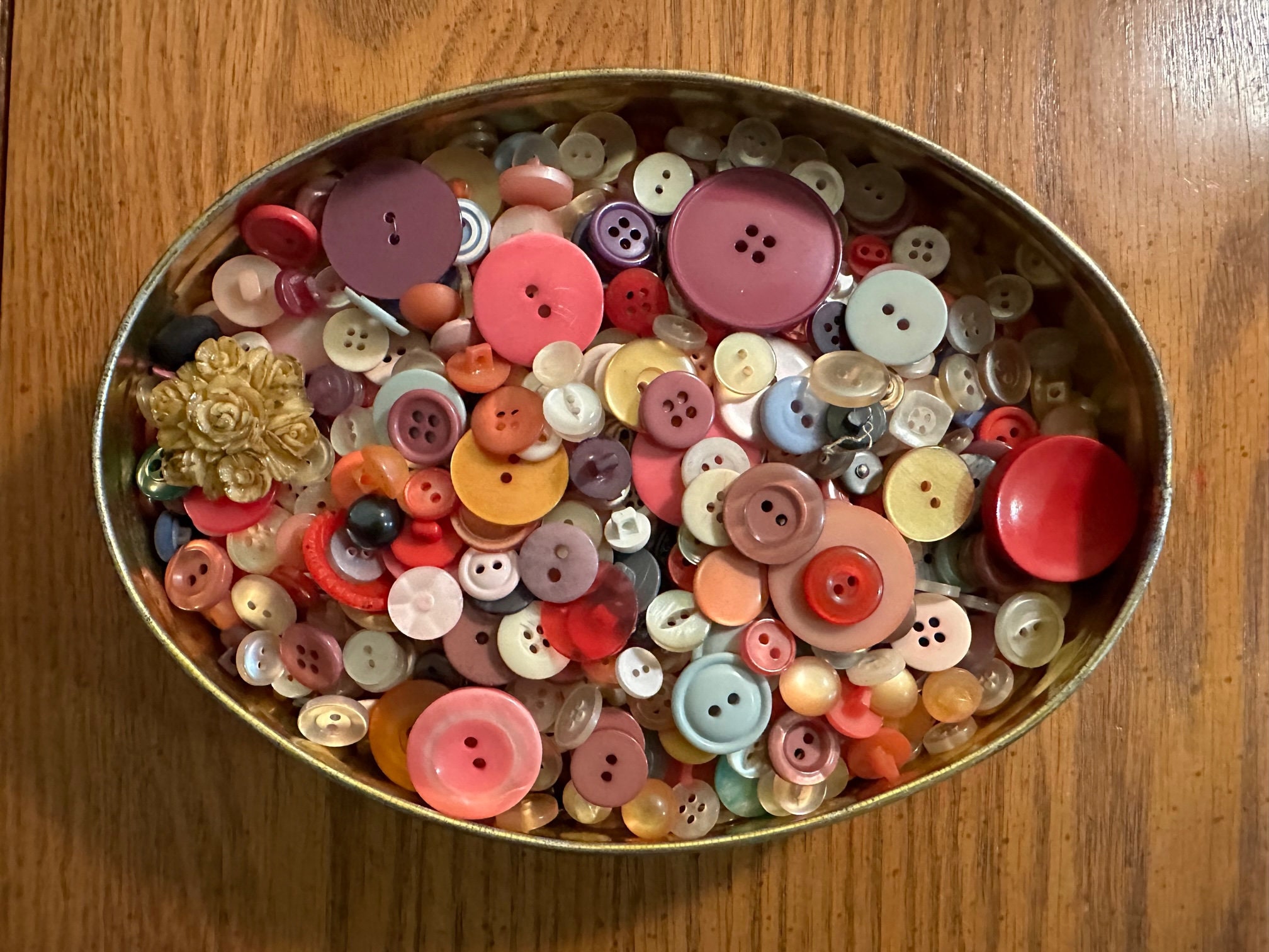 One Pound Vintage & Misc. Buttons in Oval Milano Alemagna - Etsy