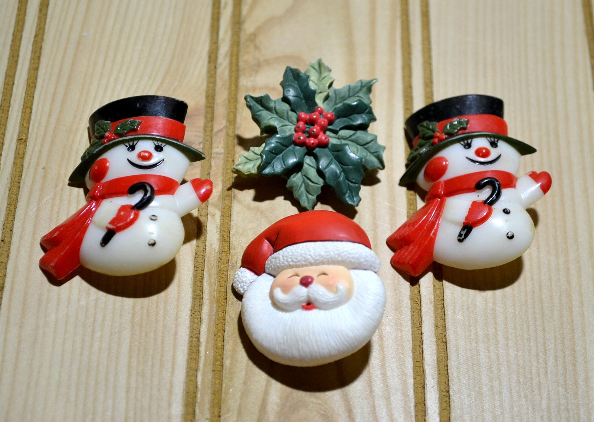 Vintage Hallmark Christmas Pins Brooches Snowman Holly Santa Face 1980s ...