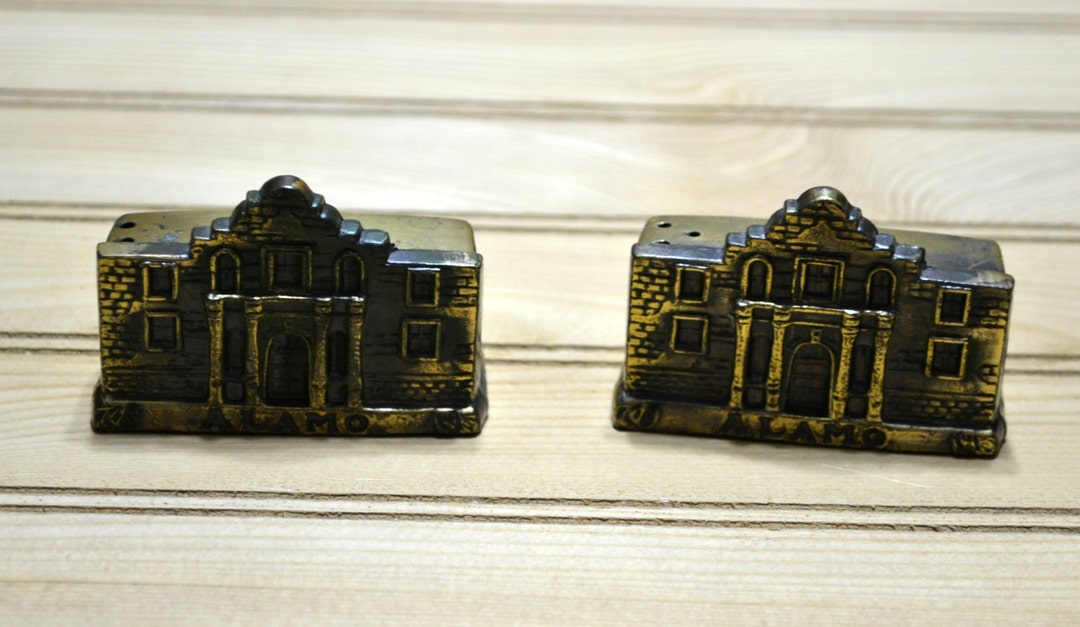 Vintage Metal ALAMO Salt and Pepper Set Shakers Texas Souvenir Mission ...
