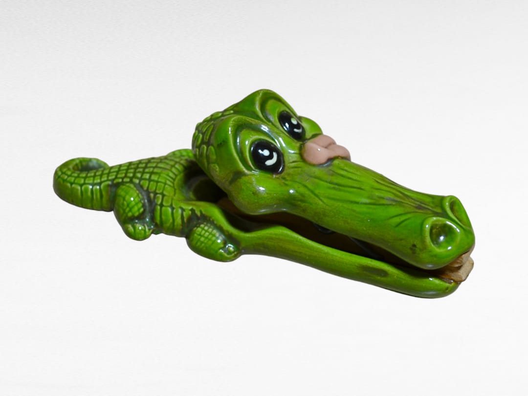 Vintage Atlantic Mold Gator Paper Clip Clothespin Recipe Letter Note ...