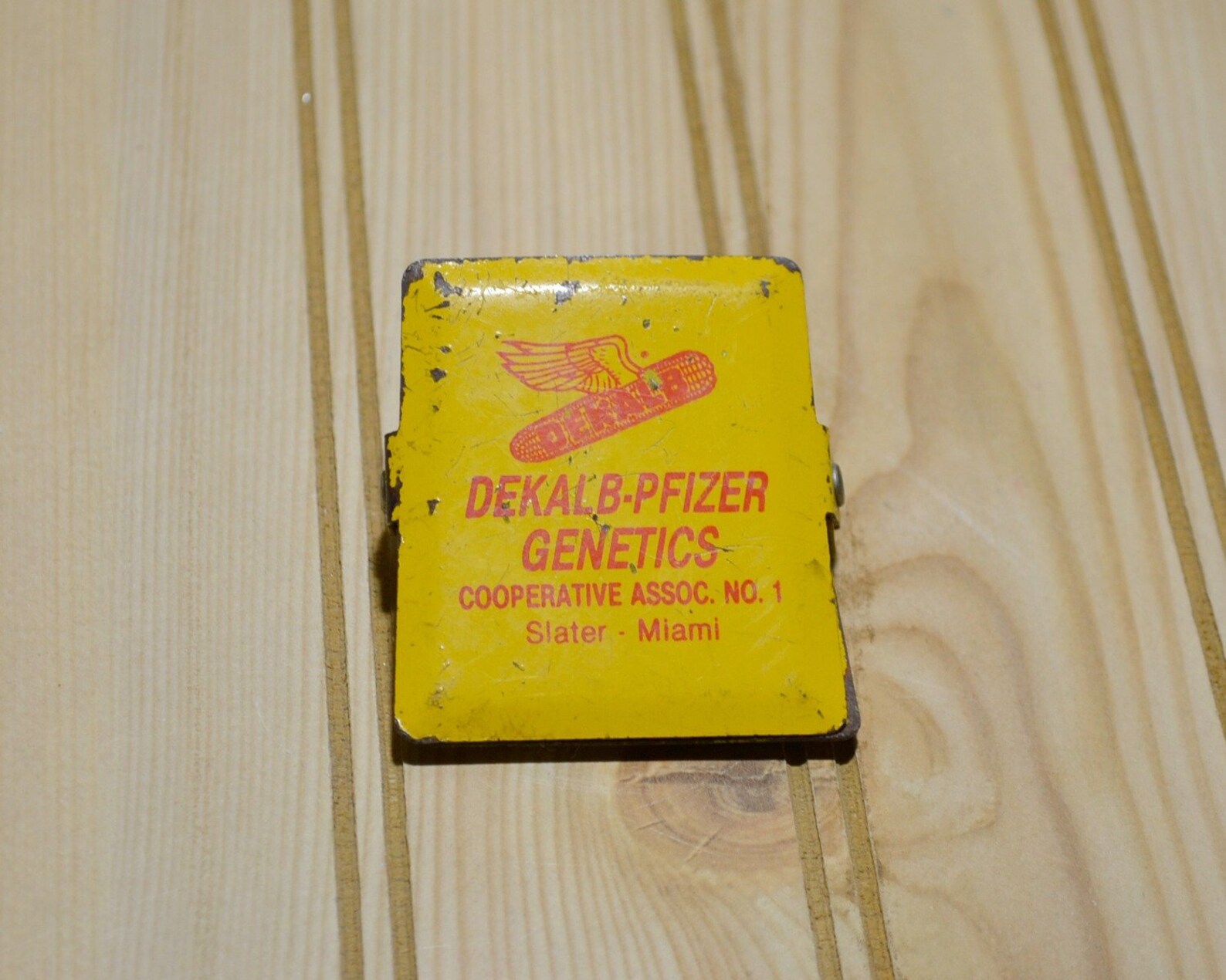 Vintage Dekalb-pfizer Genetics Farm Advertising Metal Clip Old Rural ...