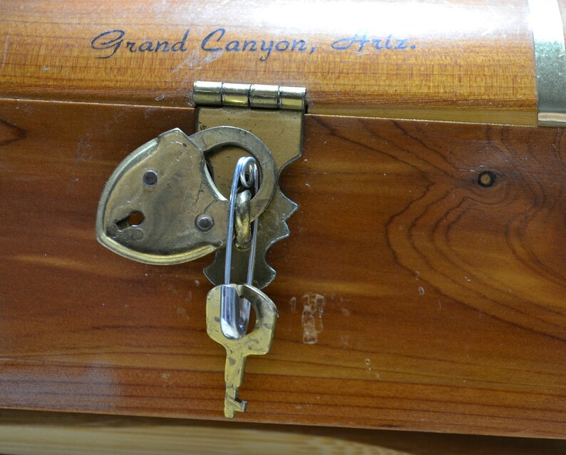 Vintage Cedar Chest Souvenir Trinket Jewelry Box Lock & Key Grand ...