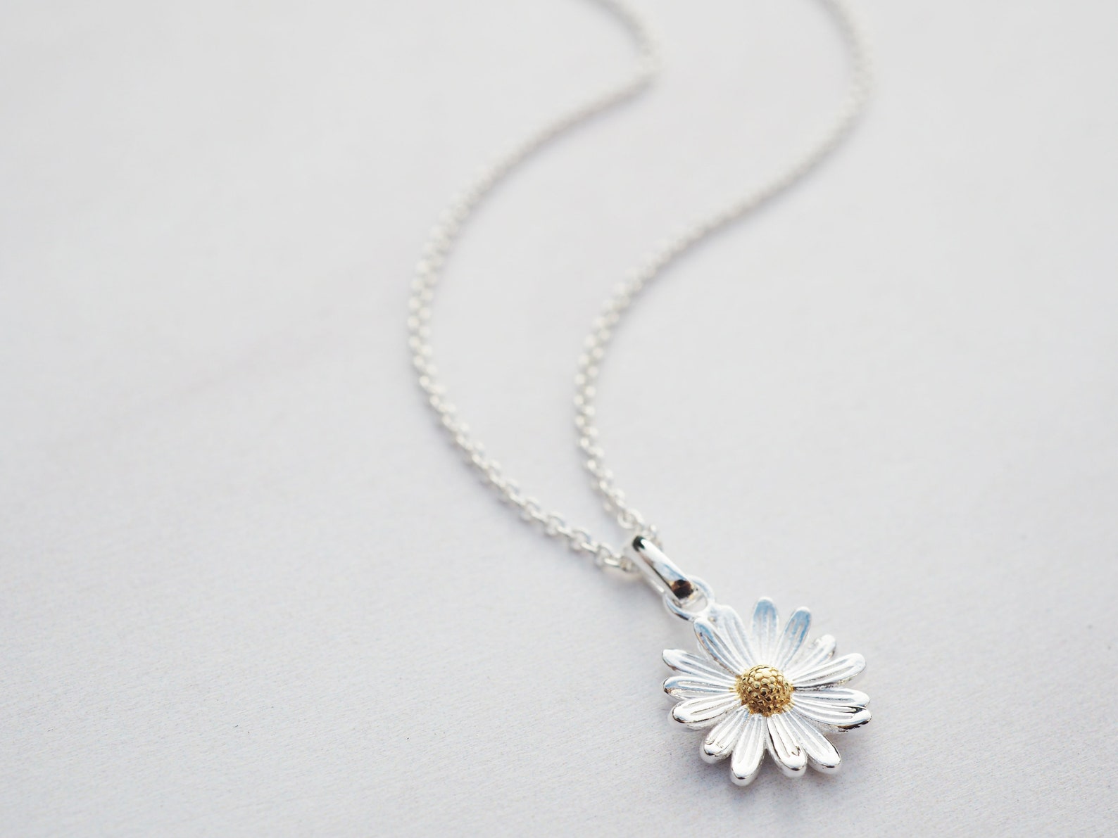 Sterling Silver Daisy Necklace - Etsy