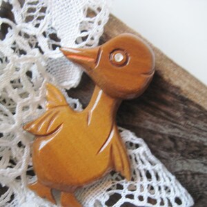 Vintage Carved Wood Duck Bird Pin - Etsy