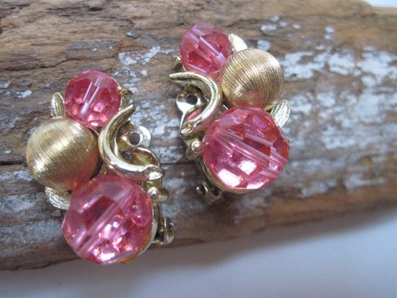 vintage lisner pink and - Gem