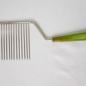 GREEN Bakelite Handle Cake Slicer Server / Vintage Kitchen Utensil Cake ...