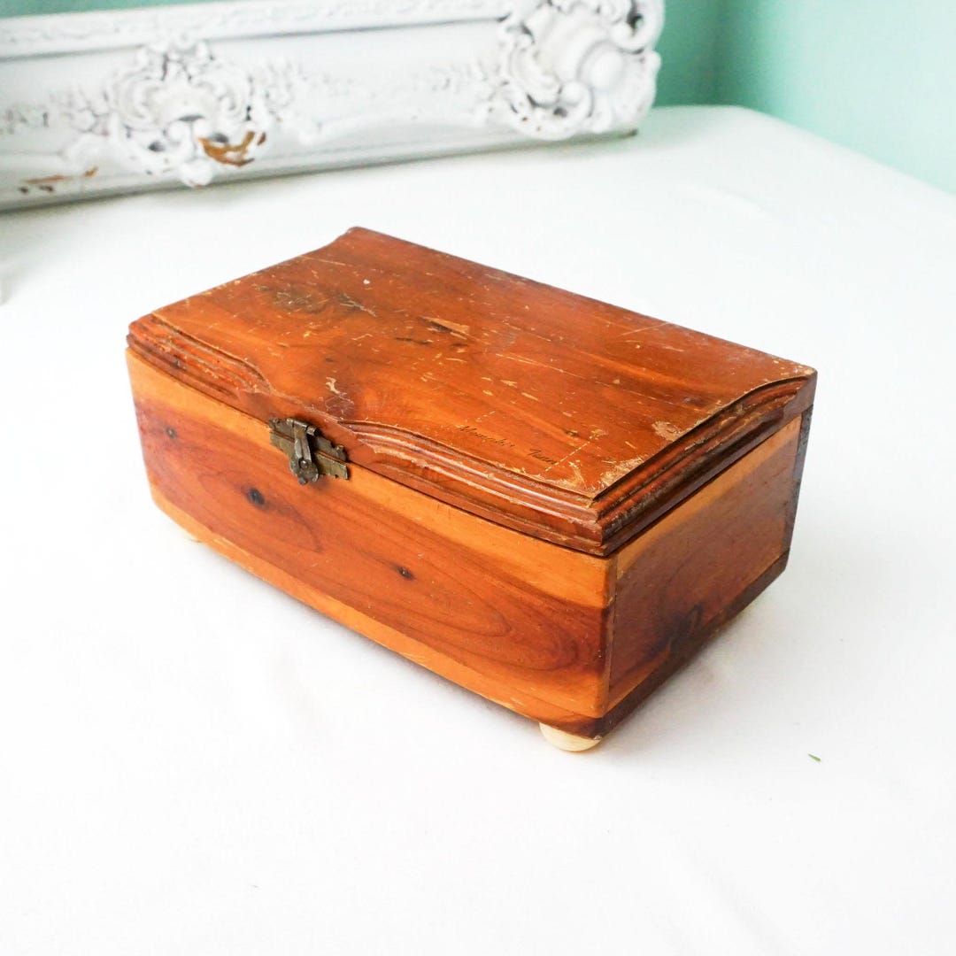 Small Cedar Wood Box / Memphis Tennessee Souvenir / Small Domed Box ...