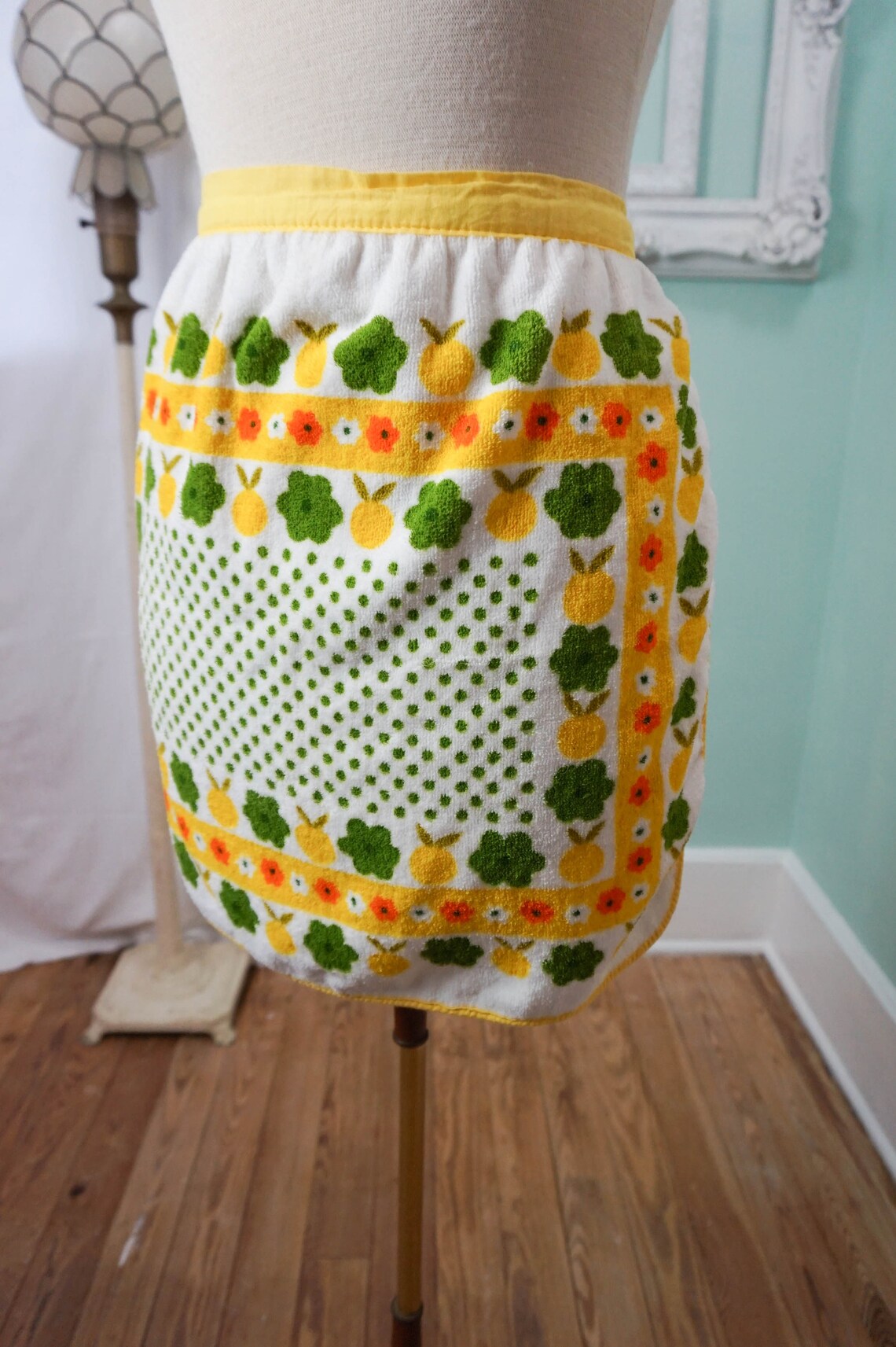 70s Vintage Mod Kitchen Apron With Bright Yellow Flowers - Etsy