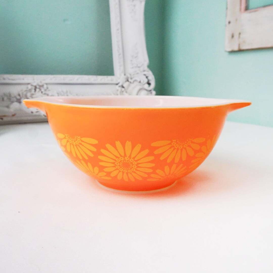 Pyrex Daisies 442 Brilliant Orange and Yellow Princess Bowl / 1-1/2 Qt ...