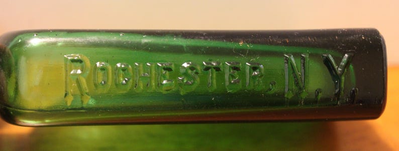 Vintage Green Moone's Emerald Oil Bottle Rochester New York Rare Color ...