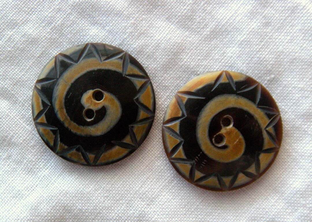 2 Large Faux Horn Buttons Tan Swirl Pattern Carved Zig-zag - Etsy