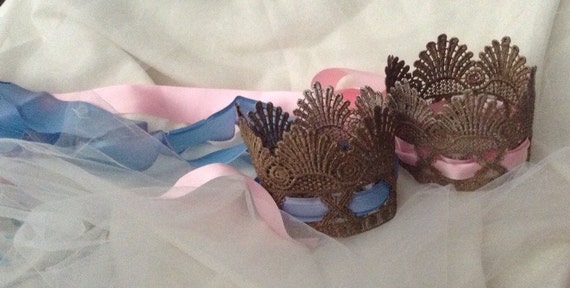 Items similar to Newborn lace crown photo prop on Etsy
