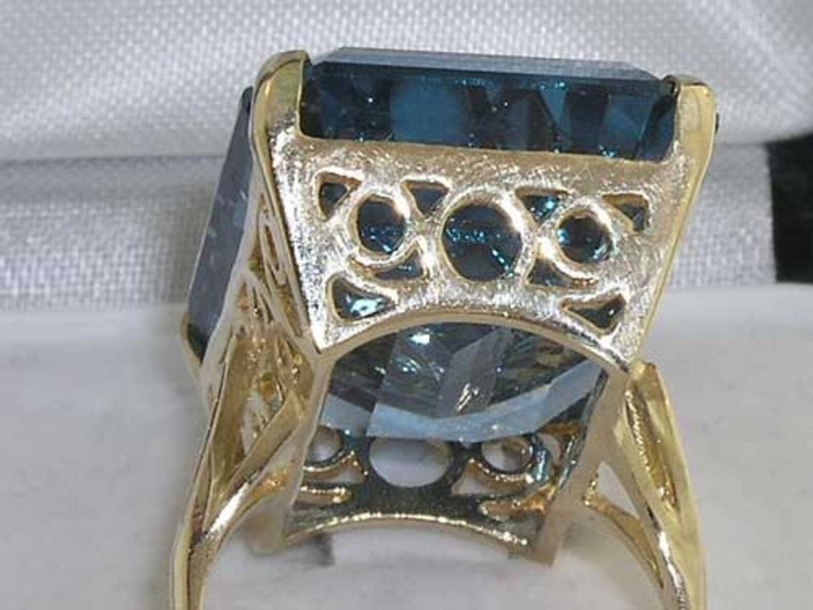 9K Gold Synthetic Spinel Solitaire Ring Lab Created Spinel - Etsy UK