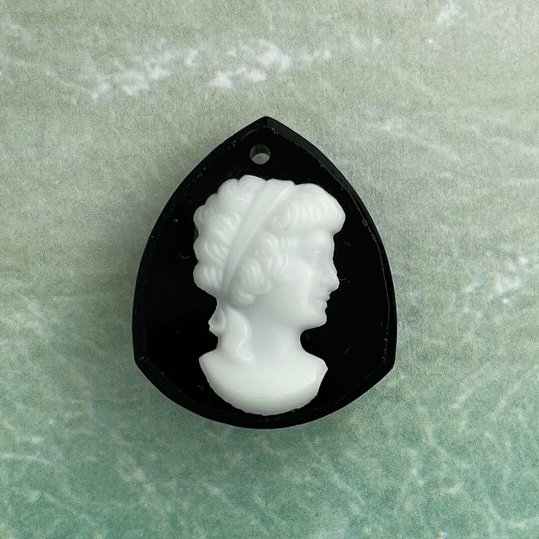 Vintage German Glass Cameo Pendant - 22x18mm - Etsy